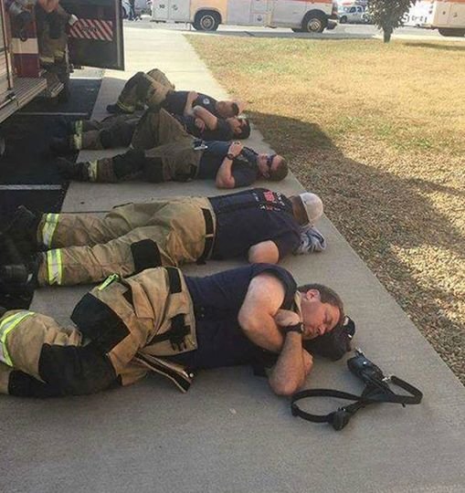 Man captures heartbreaking photo of exhausted firefighters resting ...